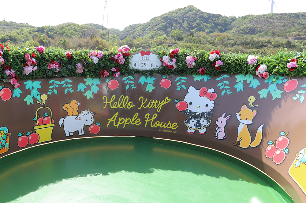 HELLO KITTY APPLE HOUSE | AWAJI HELLO KITTY APPLE LAND