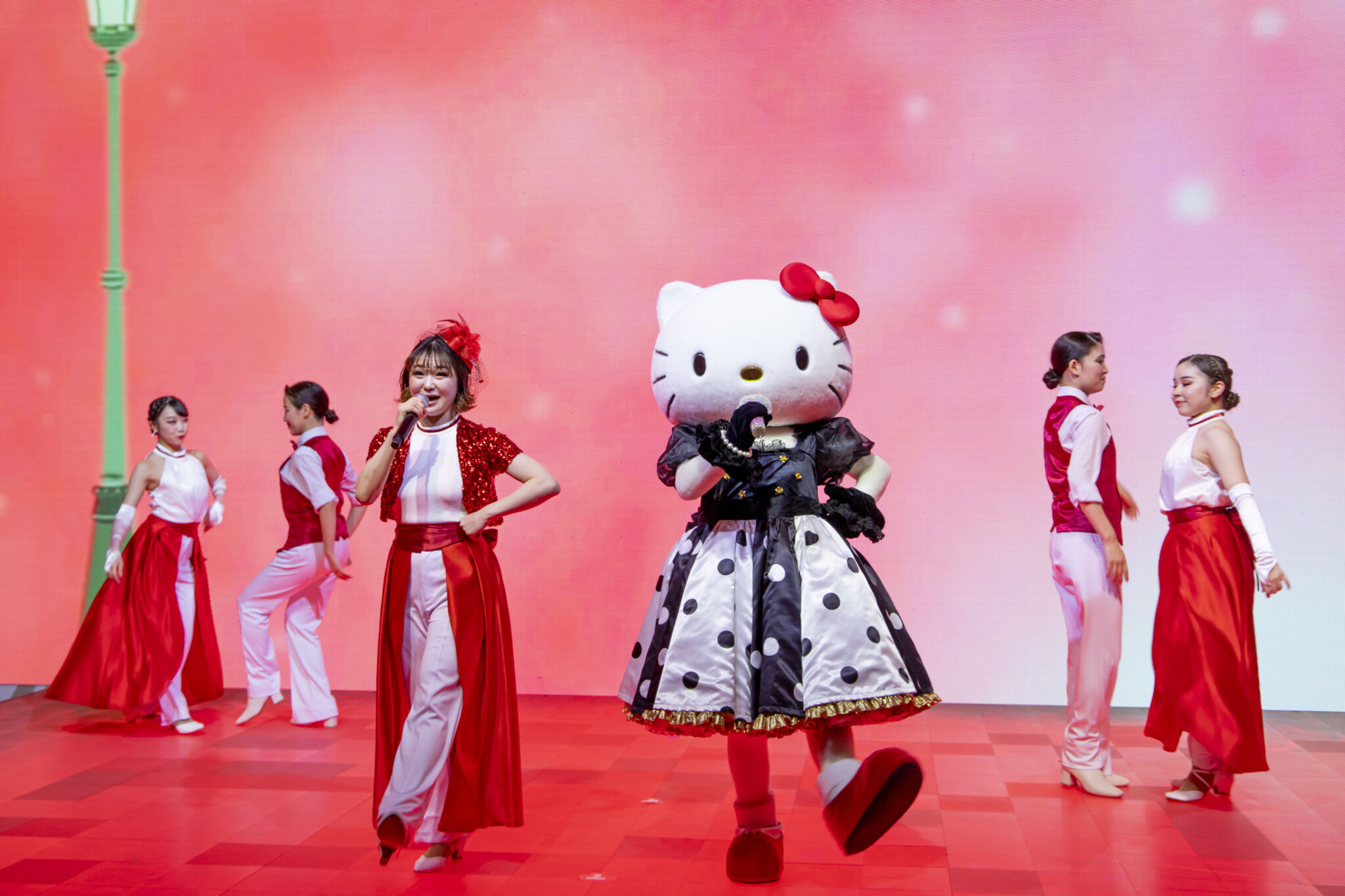 ショーのプロデューサーは私！？「HELLO KITTY JAZZ COLLECTIONS！」ってどんなショー？ | AWAJI HELLO ...