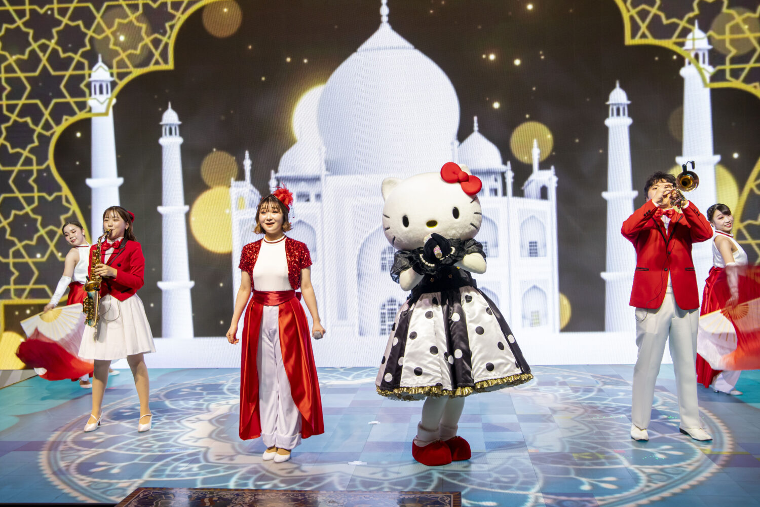 ショーのプロデューサーは私！？「HELLO KITTY JAZZ COLLECTIONS！」ってどんなショー？ | AWAJI HELLO ...