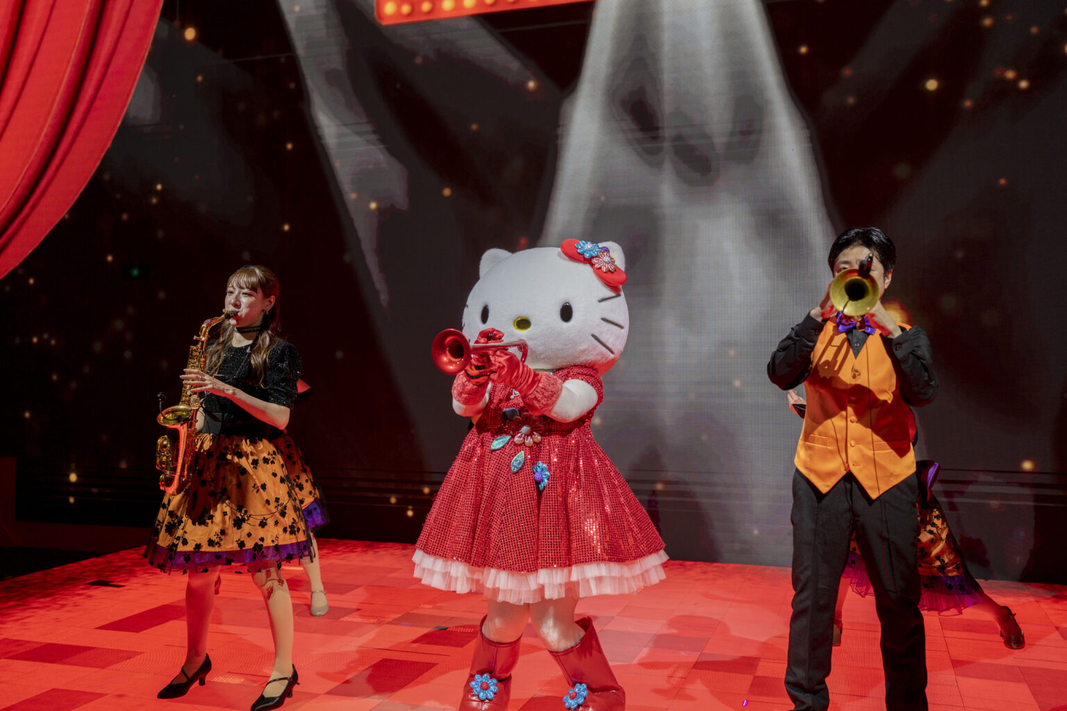 【淡路島】”大人も大満足できる”ハローキティのジャズバンドショーってどんなの？ | AWAJI HELLO KITTY APPLE LAND