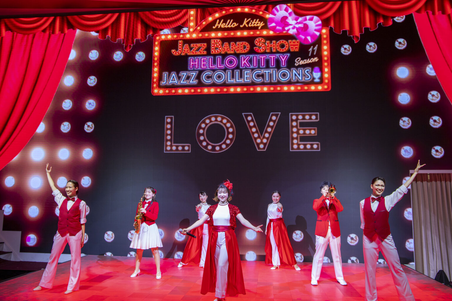 ハローキティがトランペットを演奏！？淡路島で年明けから始まるジャズバンドショーをご紹介 | AWAJI HELLO KITTY APPLE LAND